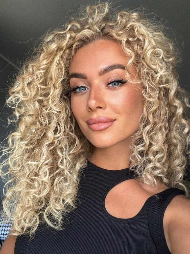 9 Seriously Cute Blonde Curly Hair Looks You Need To Try