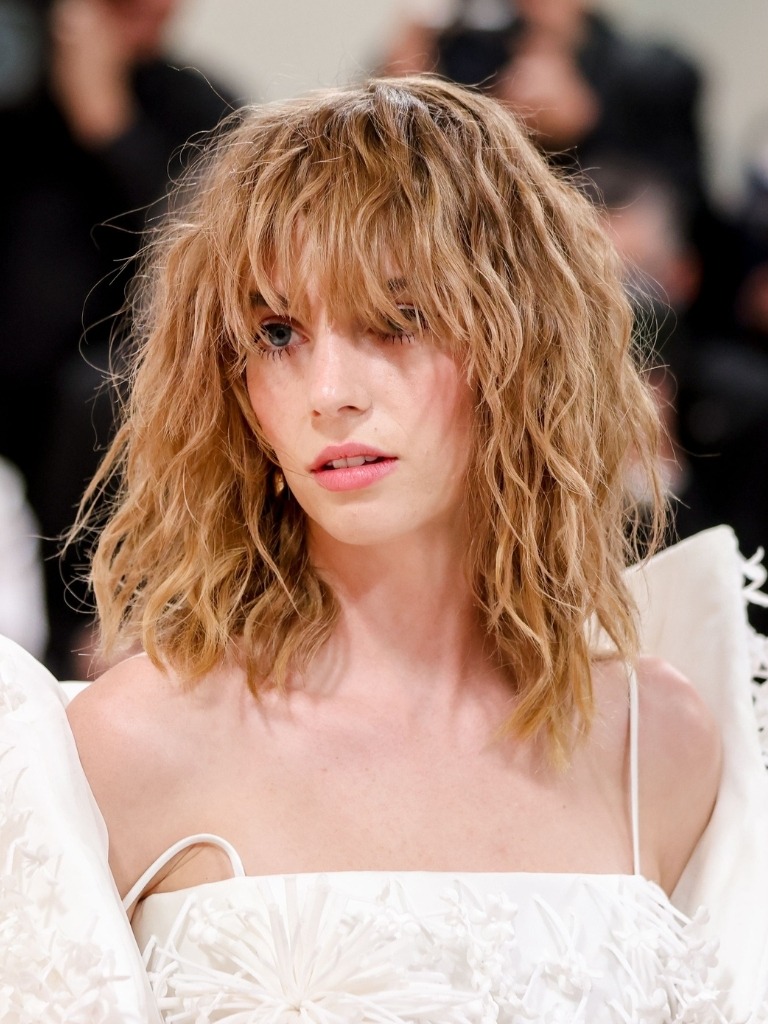 9 Seriously Cute Blonde Curly Hair Looks You Need To Try